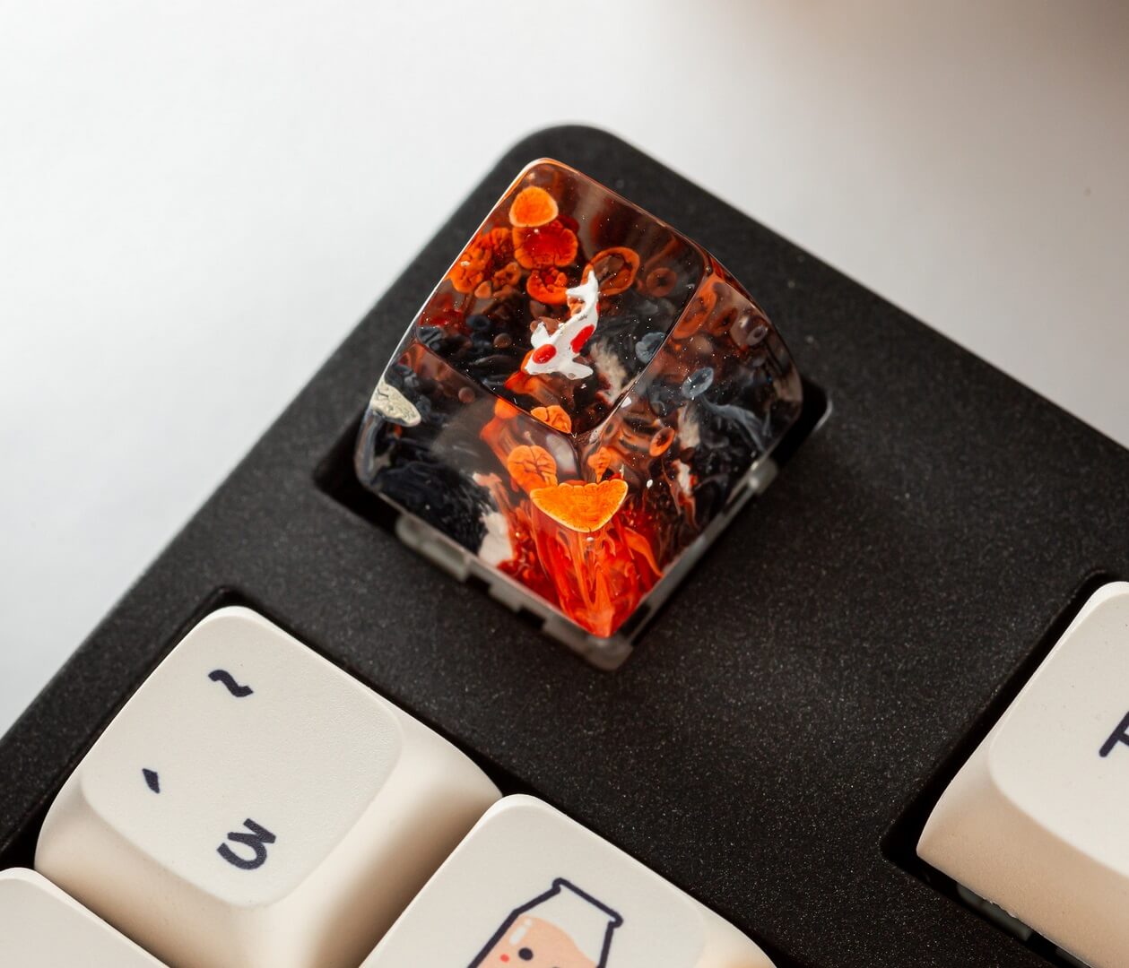 Black and orange koi artisan keycap - Hirosart - Keycaps studio