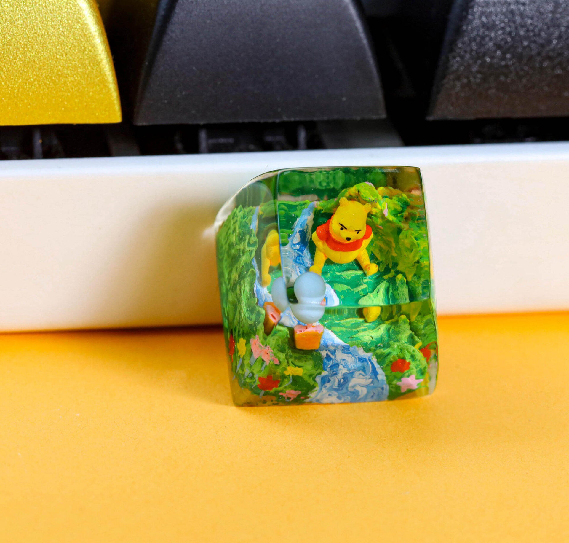 Winnie the Pooh artisan keycap - Hirosart - Keycaps studio